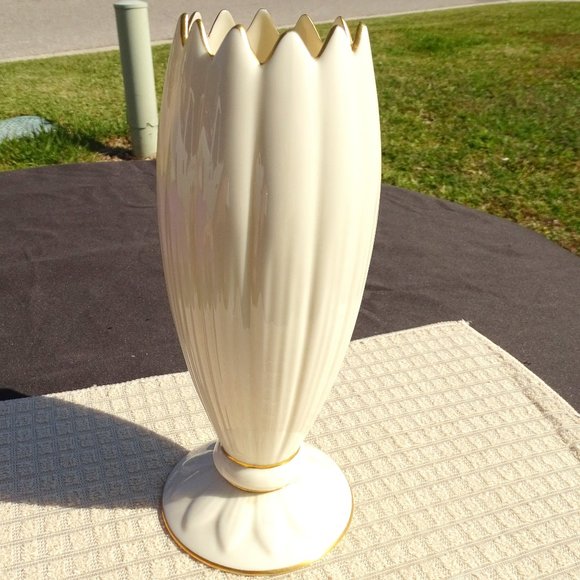 Lenox | Accents | Lenox Flower Blossom Close Point Ivory Gold Trim 9 ...